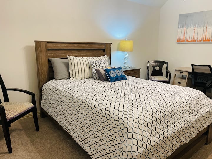 Spacious & Private Master Br W/private Full Bath - Plano, TX
