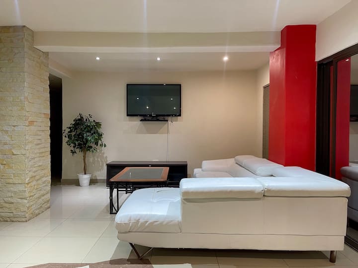 Peaches - Dazela Guest House - Hibberdene