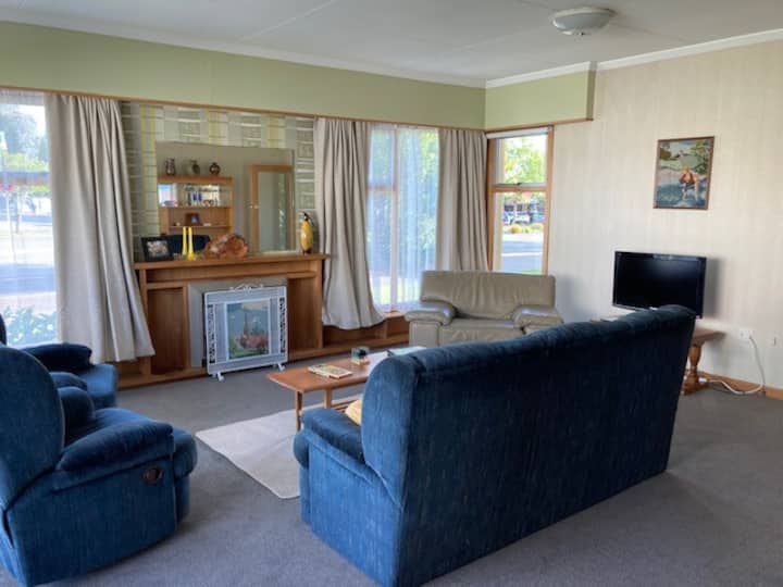 Retro House In The Heart Of Te Anau! - 蒂阿瑙