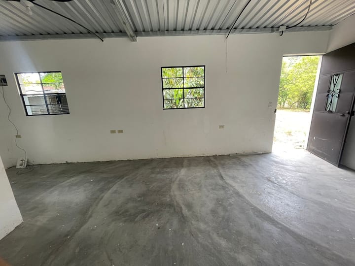 Casa Con 2 Habitaciones, Parqueo - El Progreso