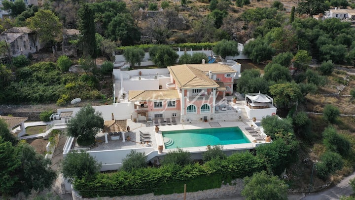 Large Family Villa In Kassiopi! - Ksamil