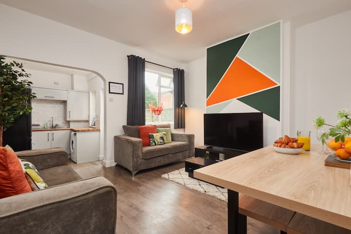 Modern House - Free Parking -Ideal For Contractors - West Yorkshire