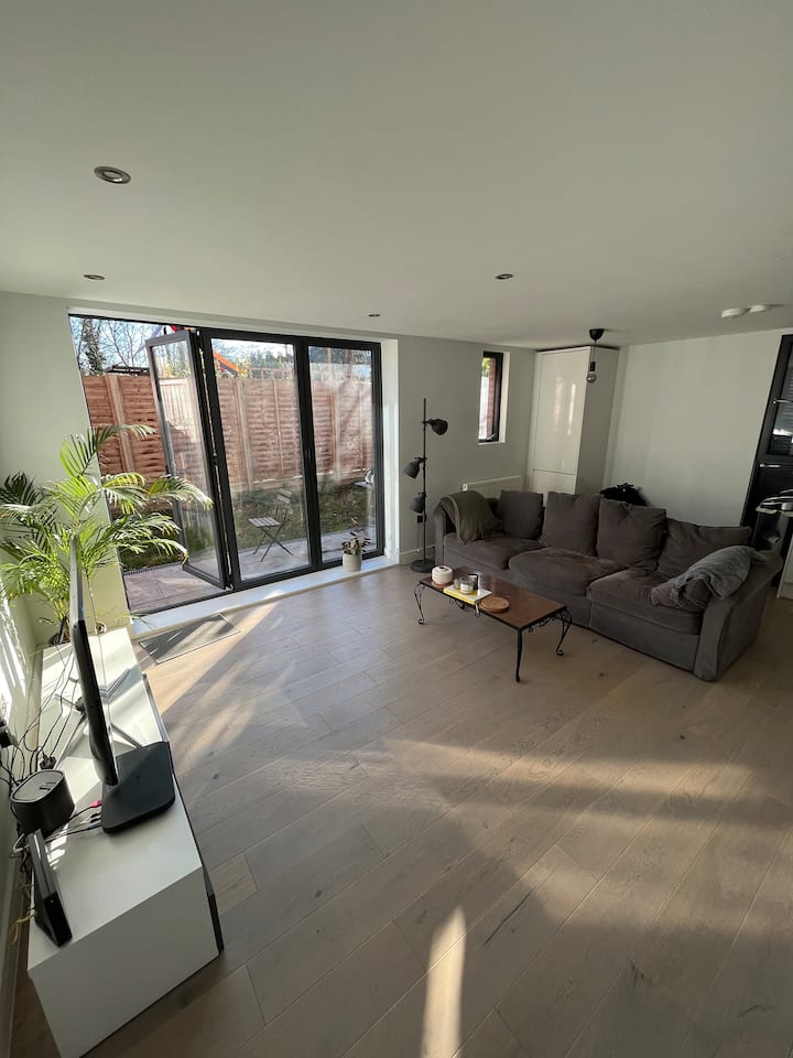 Entire Modern Flat With Garden And Free Parking - Bromley