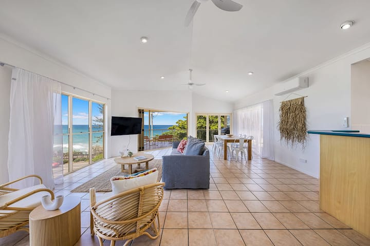 Iconic Beachfront Apartment 2 - Coolum Beach