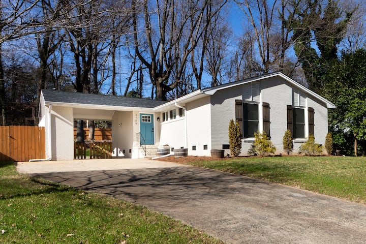 Stylish 3br Retreat | Patio | Fire Pit | Sleeps 6 - Charlotte