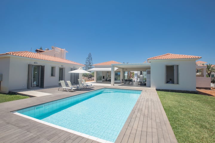 Villa Amelia, Stunning 3bdr Protaras Villa W/ Pool - Protaras