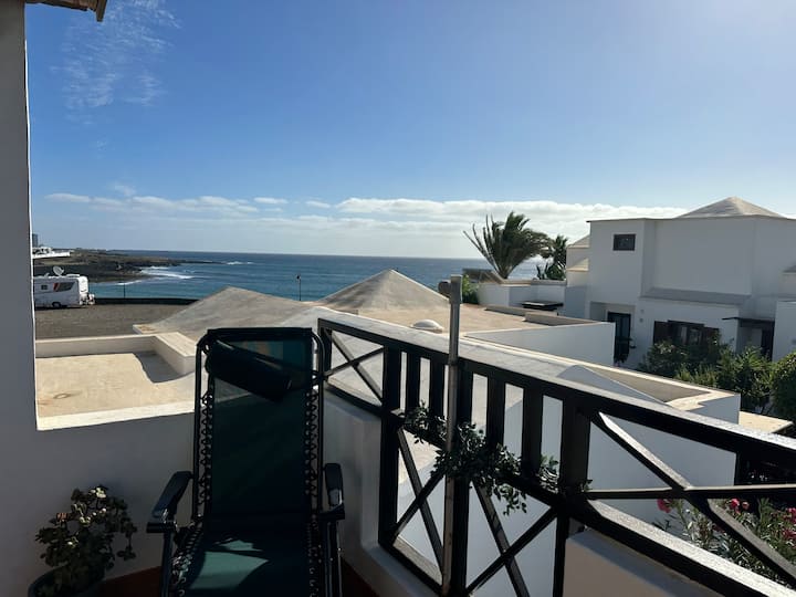 Sea View Coastal Apartment With Pool - Aéroport Arrecife (ACE)