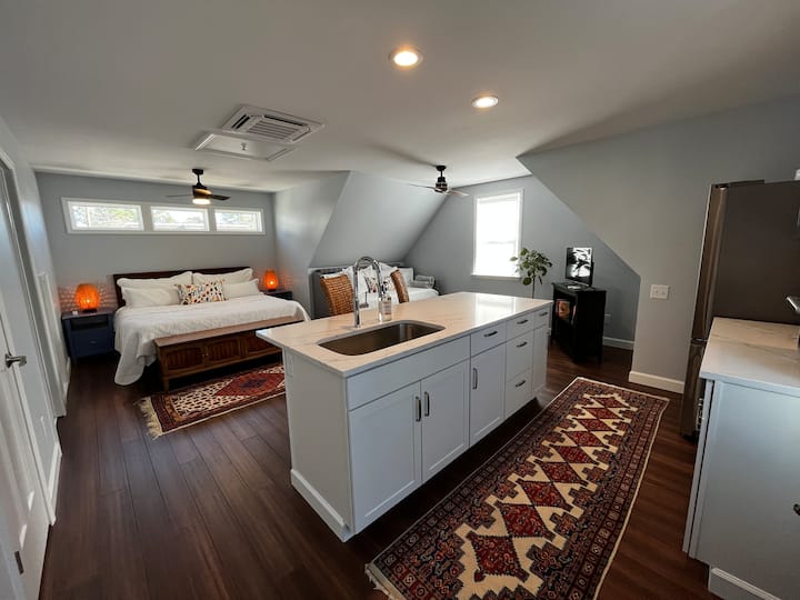 Pvt Apartment Centrally Located - Raleigh, NC