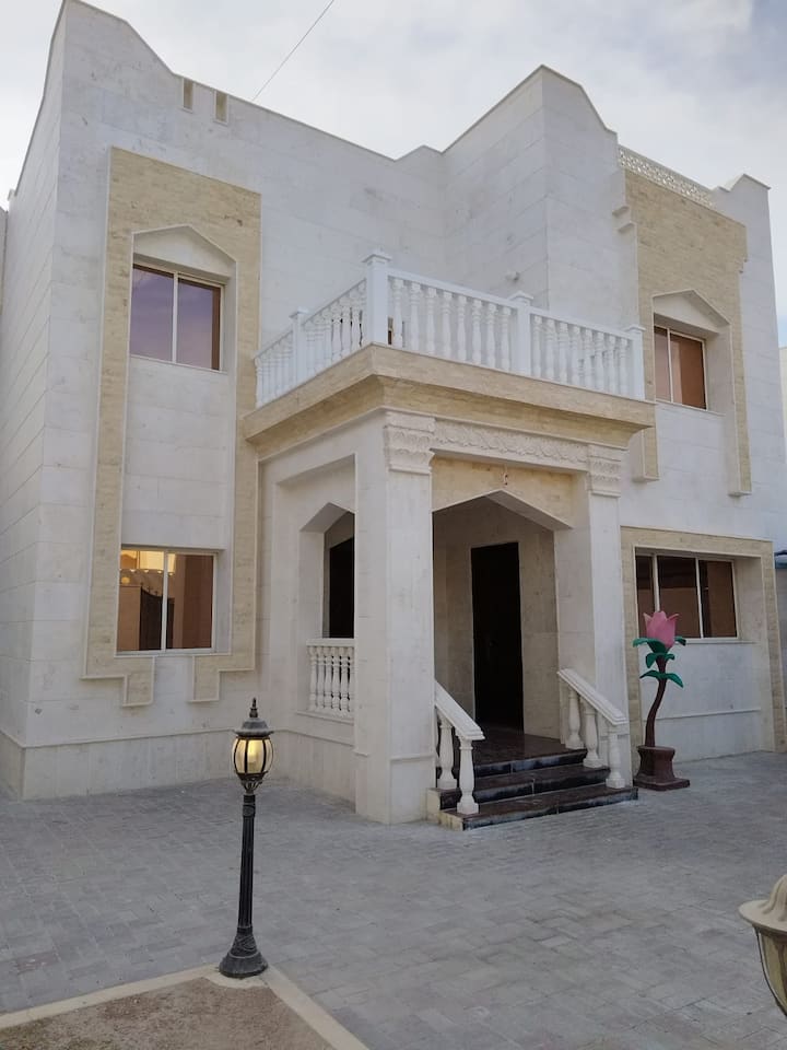 Fully Luxury Villa With Swimming Pool - Qatar
