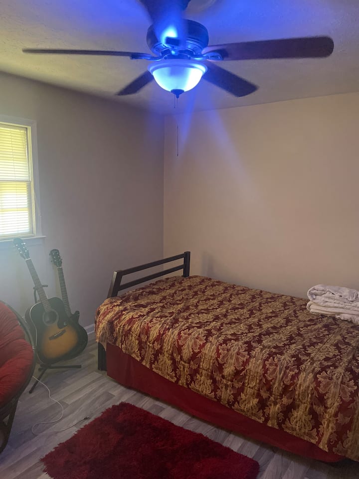 Small Housing Estate - 勞倫斯維爾