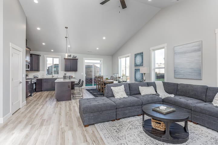 Modern Comfort - Hat Rock State Park, Hermiston