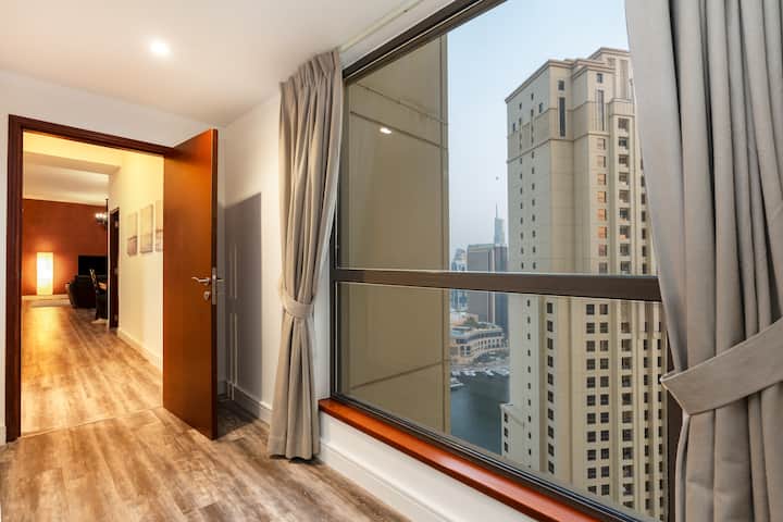 Skyline Luxe Retreat: Marina Views - Dubai