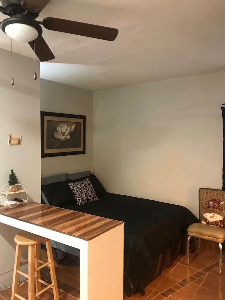 Mini Depa # 5 Zona Hotelera Planta Baja - Mexicali