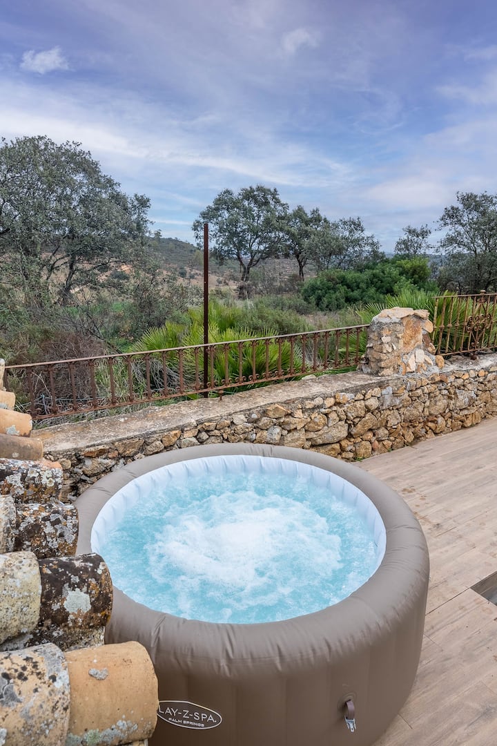 Cozy Mountain Retreat Near Seville · Nature & Calm - 赫雷納