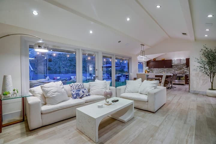 Hollywood Hills Retreat - Private Gym & Steam Room - Burbank, CA