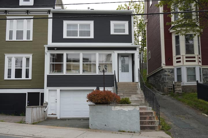 Downtown Home With A Lovely View - Saint John's