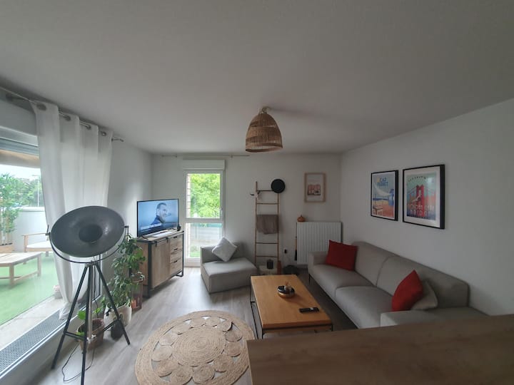 Joli Pied à Terre Avec Terrasse Et Parking Privé - Cenon