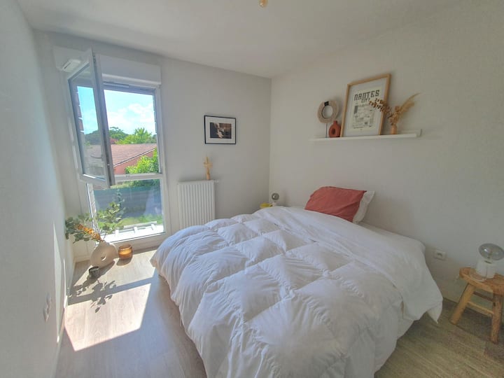 Joli Pied à Terre Avec Terrasse Et Parking - Cenon