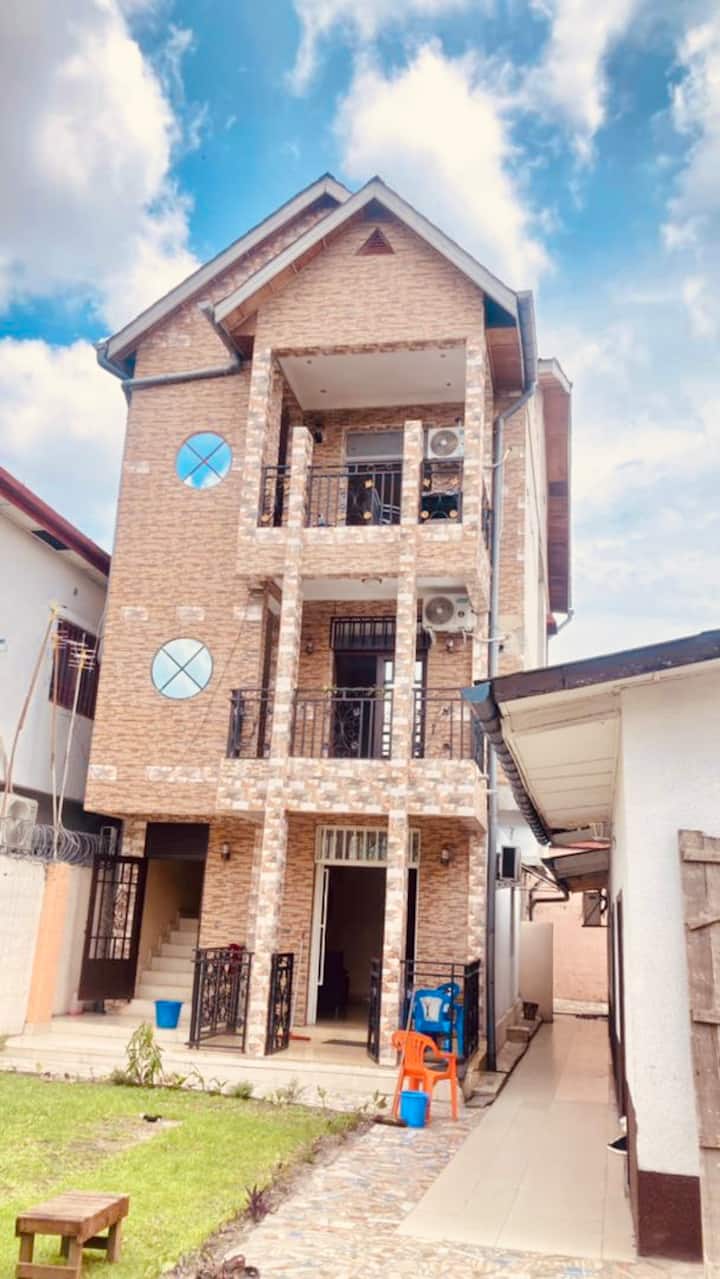 Kapamampio 2 | 2 Ch Calme | Eau+groupe | Wi-fi - Kinshasa