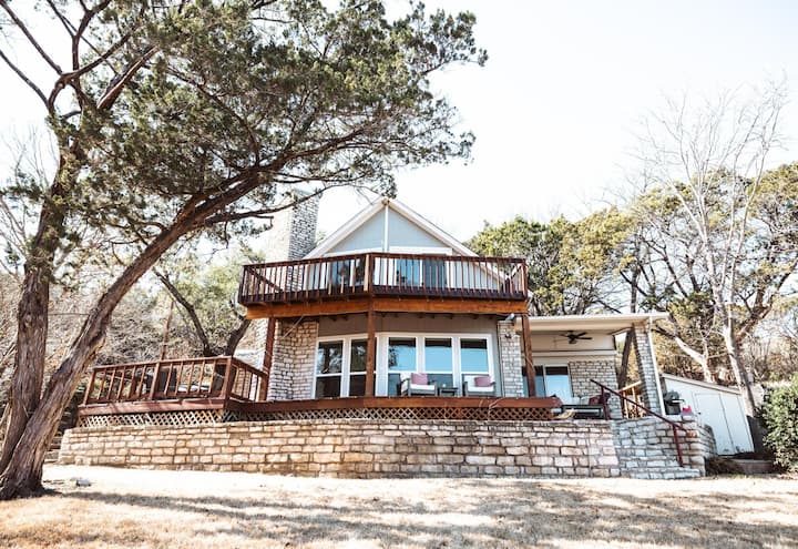 Coccinella: Granbury's Coziest Waterfront Retreat - Granbury, TX