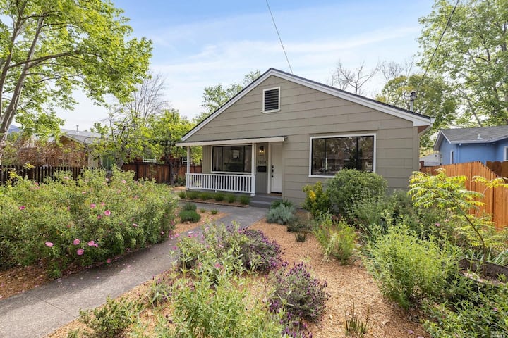 Downtown Calistoga Cottage - San Francisco Bay Area, CA