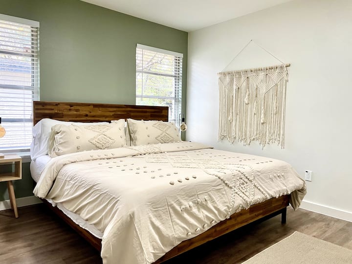 Cosy Home Sleeps 10 -9min-dfw Ap - Irving, TX