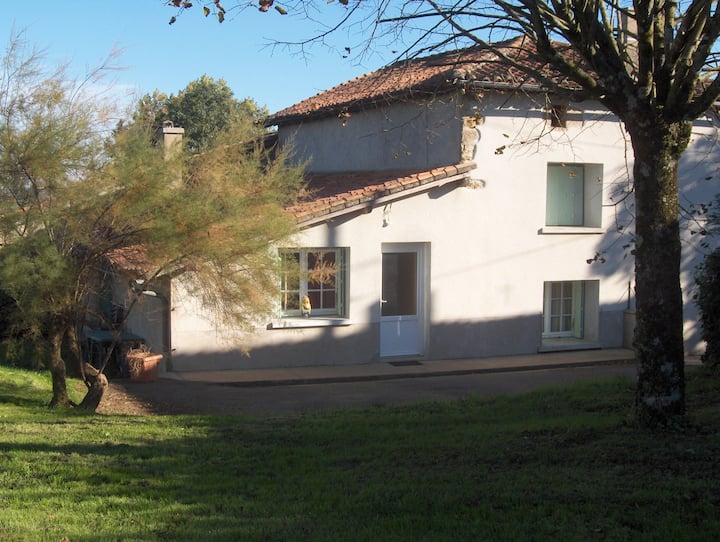 Gîte La Clé Des Champs:le Bleuet - Saint-Claud