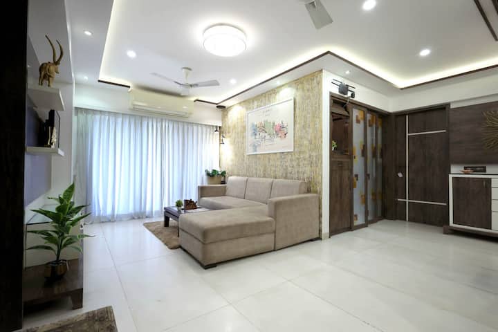 2 Bhk Contemporary Apartment In Bandra East - 뭄바이