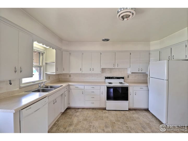Furnished Room In Glenmere Park - Greeley, CO