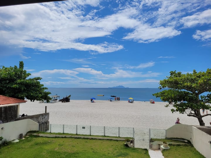 Casa Frente Mar, Pé Na Areia Com 6 Dormitórios - Florianópolis