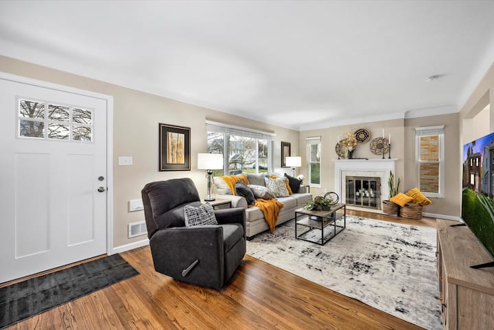 Remodeled, Brick 2 Sty Home. - Toledo, OH