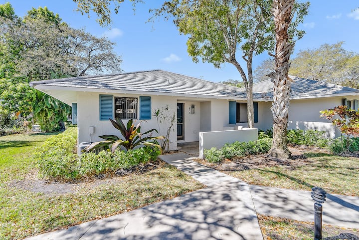 Pga National 2br Waterfront Cottage - West Palm Beach, FL