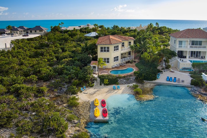Seashore Villa Beachfront Oasis -  Isole Turks e Caicos