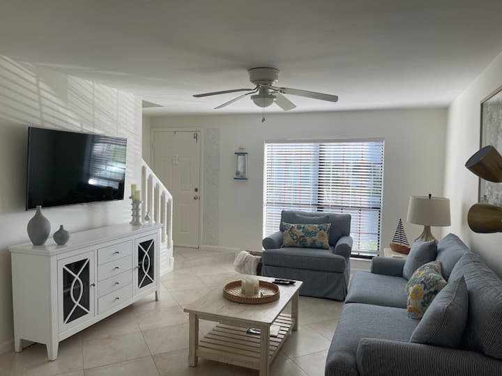 Quaint Townhouse In Marco Island - Marco Island, FL