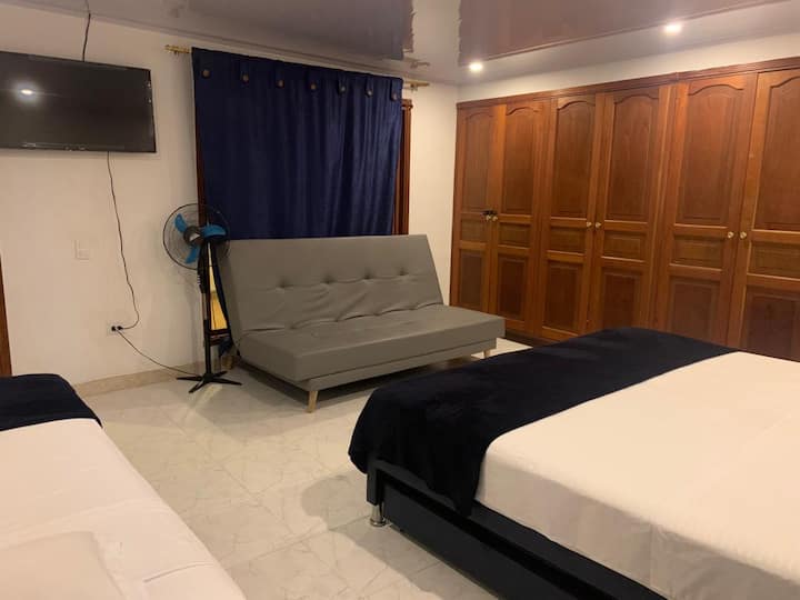 Habitación Grupal Balcón /Dadaki - La Vega