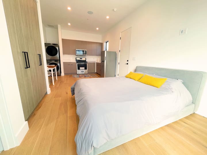 Spacious Modern Private Studio By Venice Beach - Los Angeles, CA