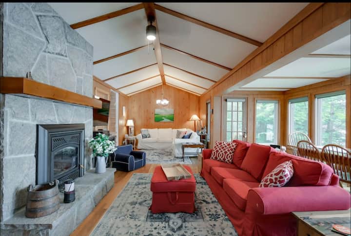 Waterfront Cottage With Hot Tub - Bracebridge