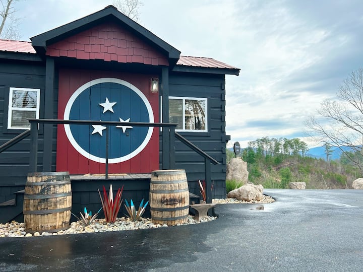 “Tn Jack” - *New* Whiskey Game Cabin - Townsend, TN