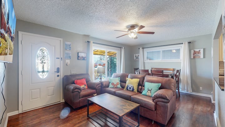 Spacious Family Home, King Beds Large Yard And Fun - Denver, CO