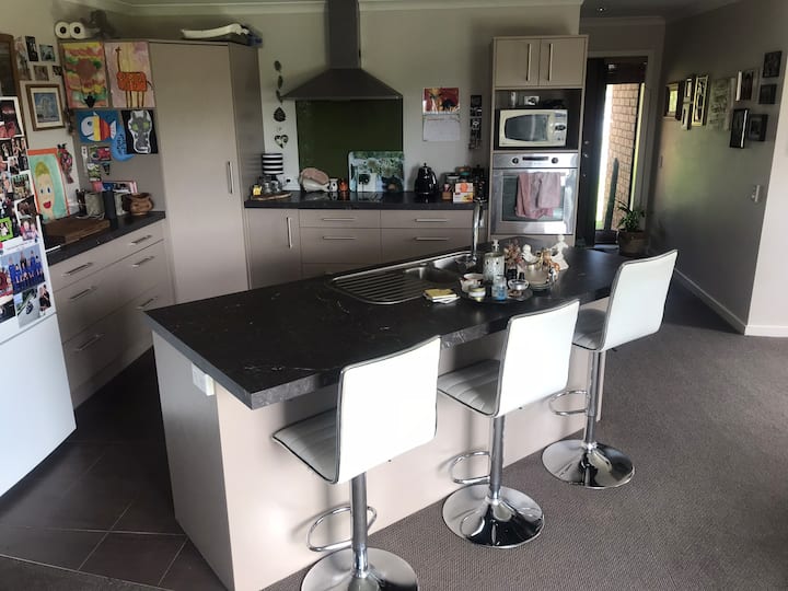 Family Home Quiet Neighbourhood - Taupo