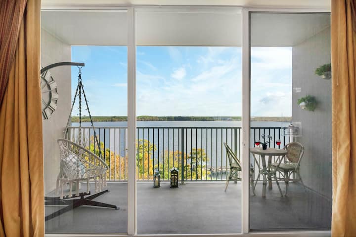 606 Lakefront Condo • Near Disney & Epic Universe - Orlando, FL