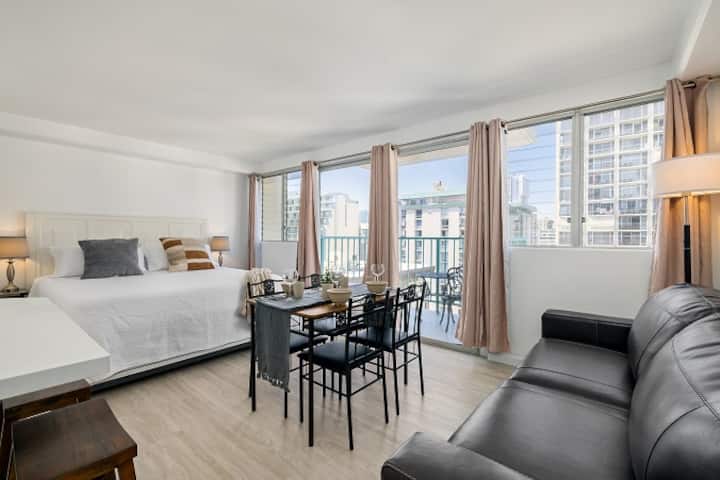 Cozy Studio 14f At The Heart Of Waikiki - Honolulu, HI