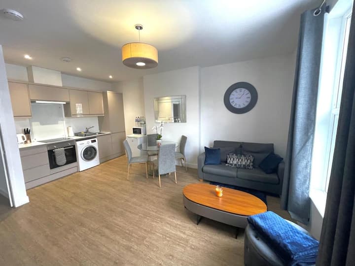 La Fontaine Court - Short Stays - Farnham
