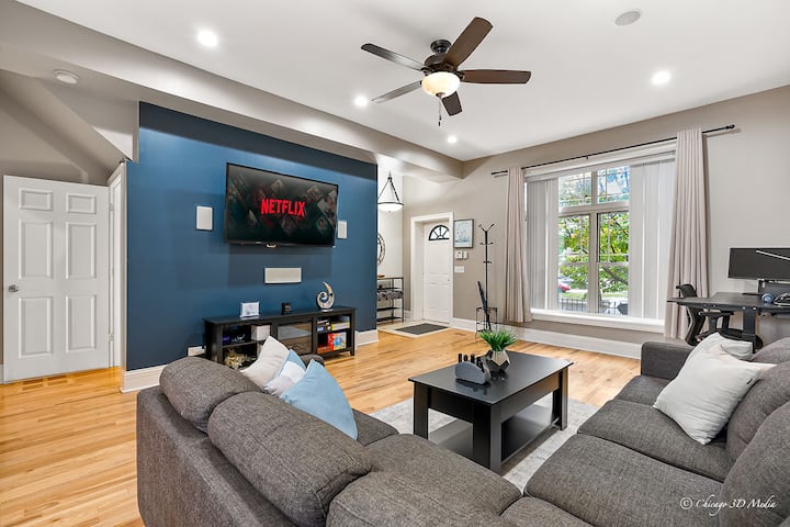 Spacious 5 Br / King Beds / Private Deck + Parking - Chicago, IL