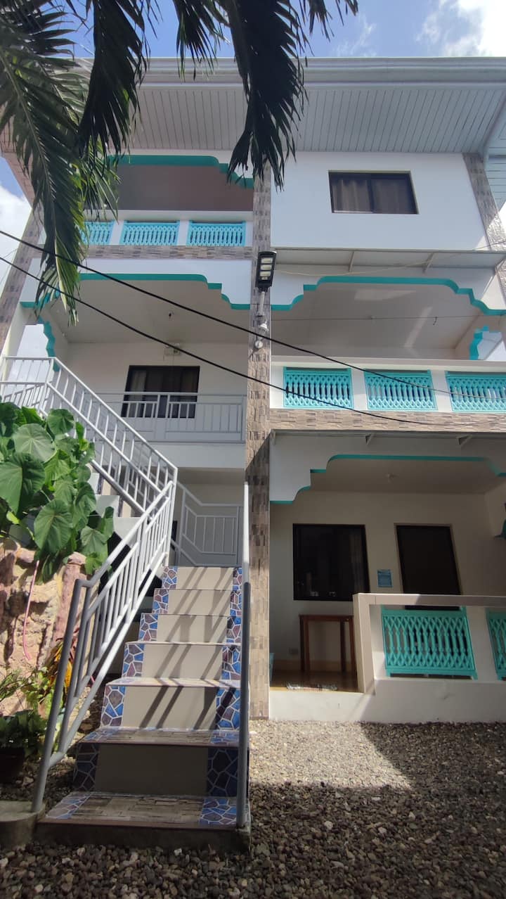 Entire Flat Good For 8-10 People (2nd Floor) - Moalboal