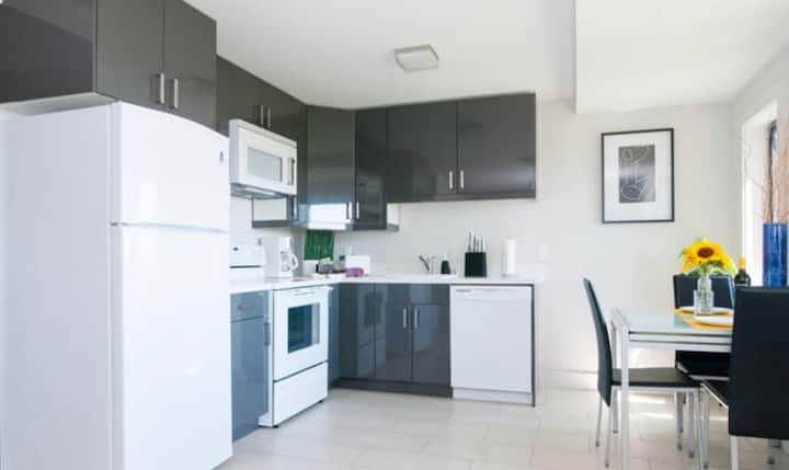 Beautiful Downtown & Bay Bridge, Vineyard Views! - San Francisco, CA