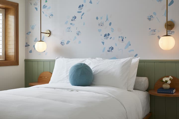 2-bedroom Suite Within A Boutique Hotel! - Port Elgin