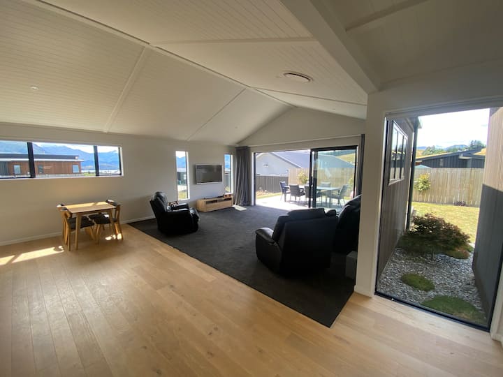 Modern, Stylish & Spacious - ワナカ