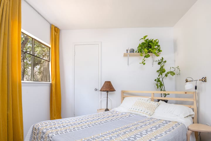 Artsy & Charming 2-br Cedar Park - Cedar Park, TX