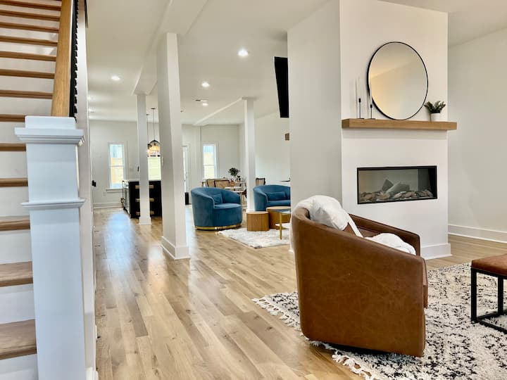 Lavish, Spacious, Luxury Executive Experience! - Richmond, VA